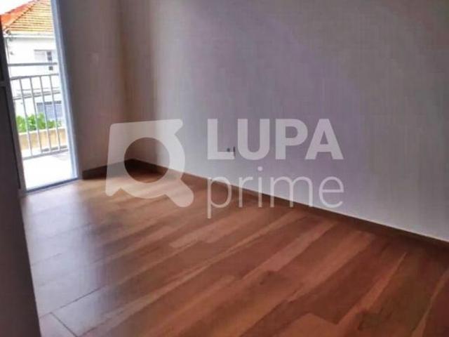 CASA COM 3 QUARTOS E 3 VAGAS DE GARAGEM À VENDA NA VILA CONSTANÇA