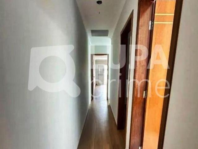 CASA COM 3 QUARTOS E 3 VAGAS DE GARAGEM À VENDA NA VILA GUSTAVO