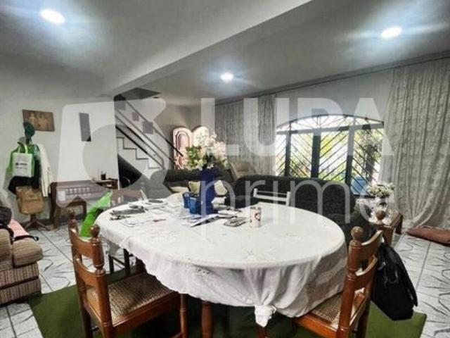 CASA COM 3 QUARTOS E 3 VAGAS DE GARAGEM À VENDA NO JARDIM TREMEMBÉ