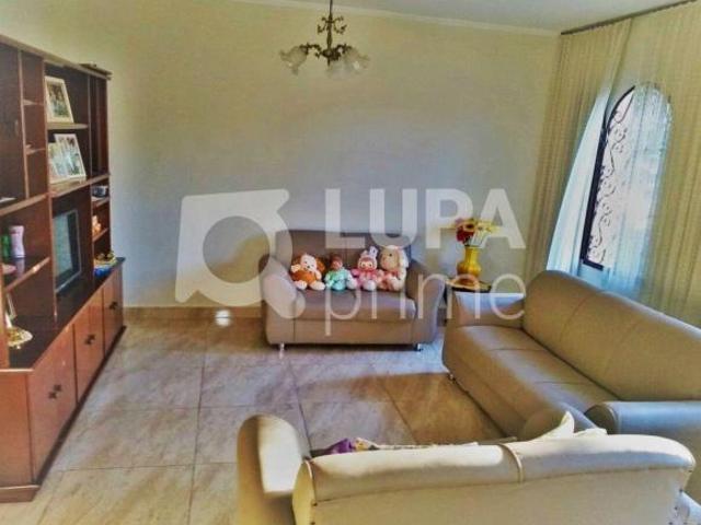 CASA COM 3 QUARTOS E 3 VAGAS DE GARAGEM À VENDA NO PARQUE CASA DA PEDRA
