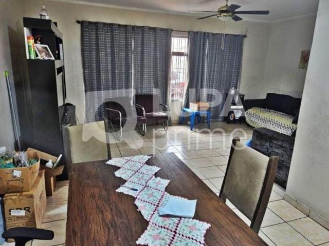 CASA COM 3 QUARTOS E 3 VAGAS DE GARAGEM À VENDA NO PARQUE NOVO MUNDO