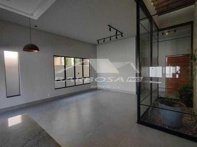 Casa com 3 quartos e um suite com closet á venda no Turista II