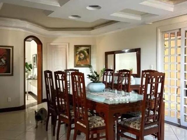 Casa com 3 Quartos e à Venda na Asa Sul