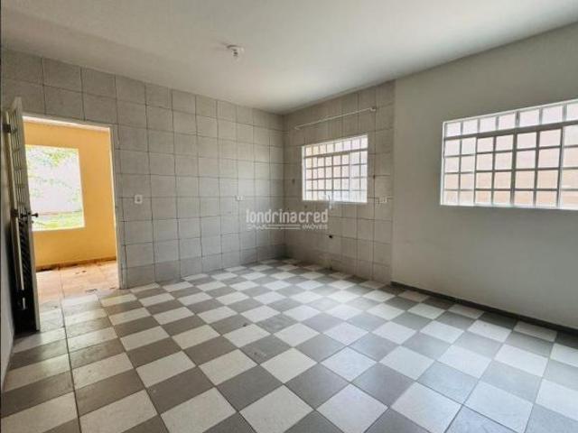 Casa com 3 Quartos e Amplo Terreno à Venda no Jardim Itália, Cambé