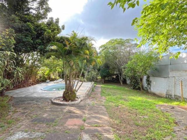 Casa com 3 quartos e amplo pátio na Vila Nova