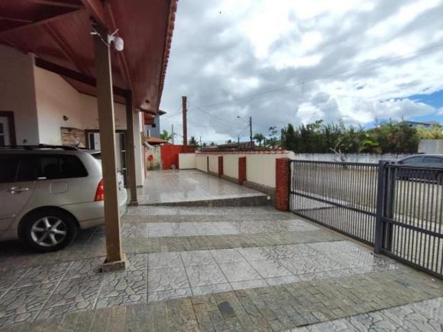 Casa com 3 quartos e área gourmet em Itanhaém