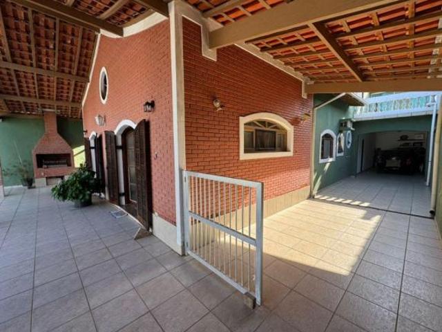 Casa com 3 quartos e área gourmet em Itanhaém
