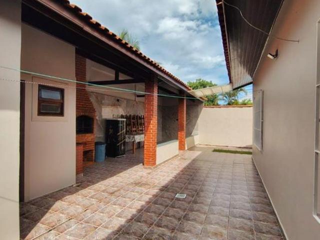 Casa com 3 quartos e área gourmet em Peruíbe