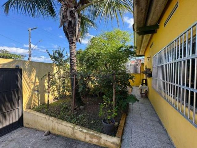 Casa com 3 quartos e área gourmet em Peruíbe