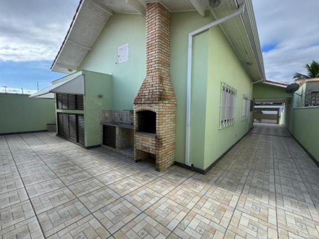 Casa com 3 quartos e área gourmet em Peruíbe