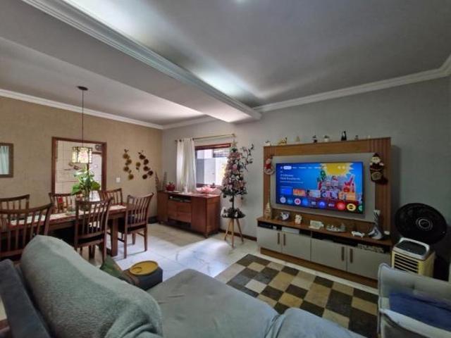 Casa com 3 Quartos e Área Gourmet no Bairro Várzea