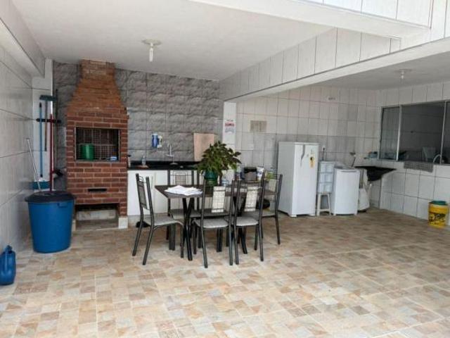 Casa com 3 quartos e árvores frutíferas em Peruíbe