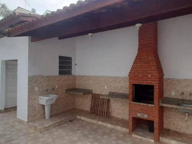 Casa com 3 quartos e churrasqueira em Peruíbe