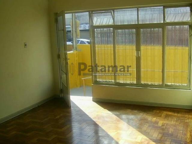 Casa com 3 Quartos e Edícula Disponível para Venda