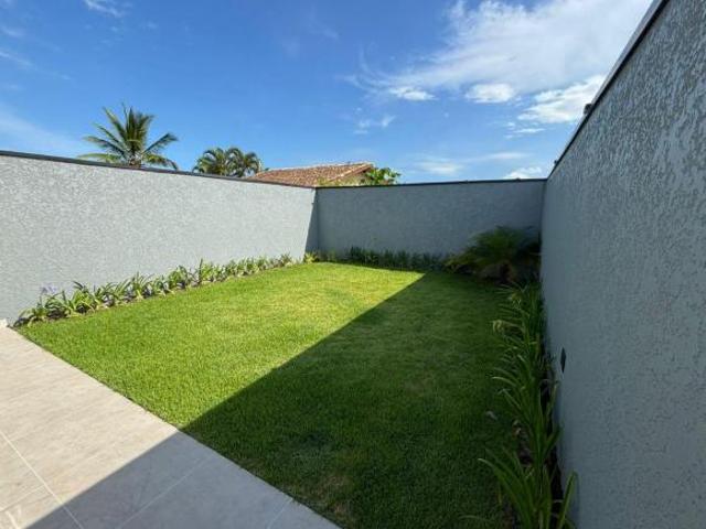 Casa com 3 quartos e espaço para piscina em Peruíbe