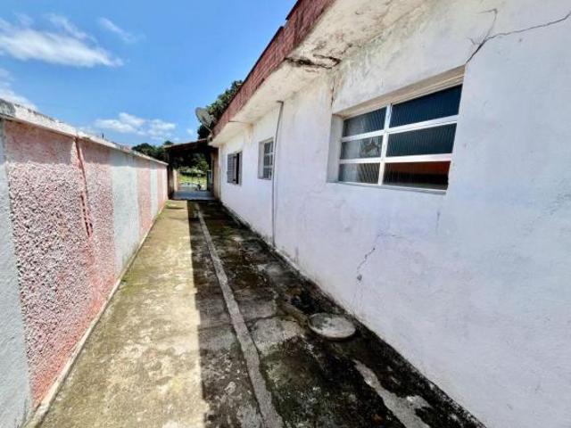 Casa com 3 quartos e espaço para piscina em Peruíbe