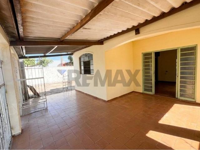 Casa com 4 quartos e muito espaçosa, próximo ao centro da cidade, ideal para alojamento também