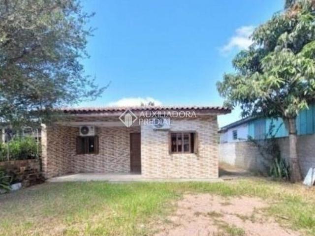 Casa com 3 quartos e pátio no bairro Ponta Grossa