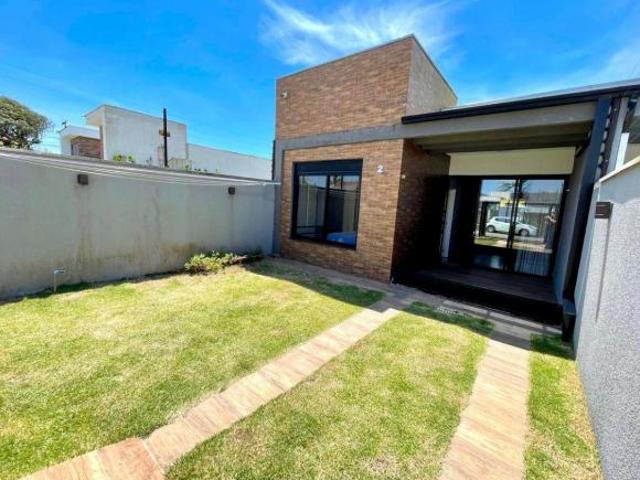 Casa com 3 Quartos e Piscina no Bairro Nereidas Guaratuba/PR