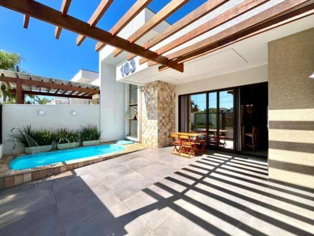 Casa com 3 Quartos e Piscina no Bairro Nereidas Guaratuba/PR