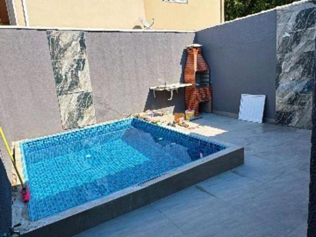 Casa com 3 quartos e piscina em Peruíbe