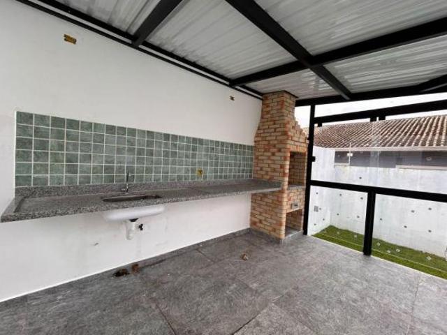 Casa com 3 quartos e piscina em Peruíbe