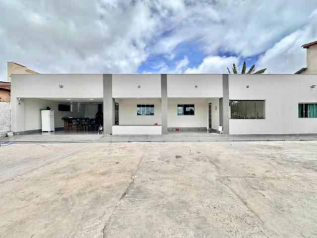 Casa com 3 quartos em Arniqueira, área total 800 m² à venda