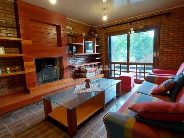 CASA COM 3 QUARTOS EM GRAMADO