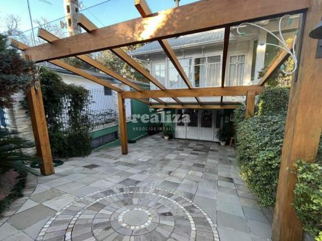 CASA COM 3 QUARTOS EM GRAMADO