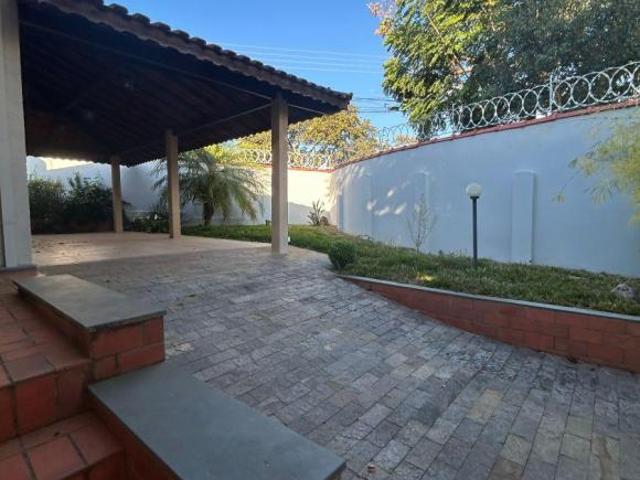Casa com 3 quartos em Jardim Quisisana, 390 m² à venda