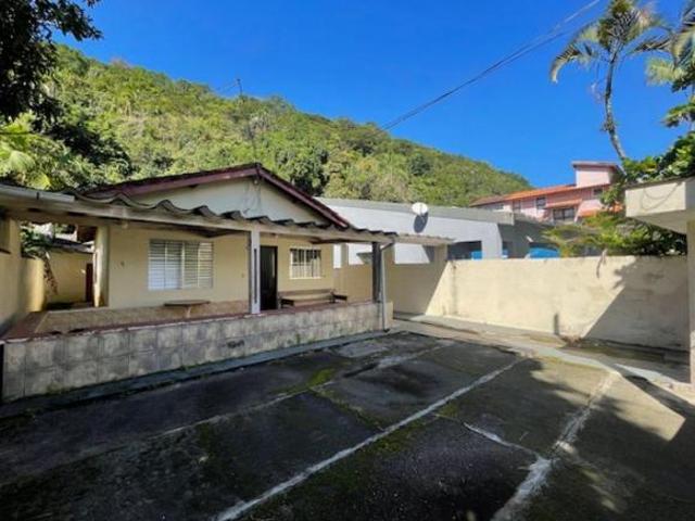 Casa com 3 quartos em Jardim São Lourenço, 300 m² à venda