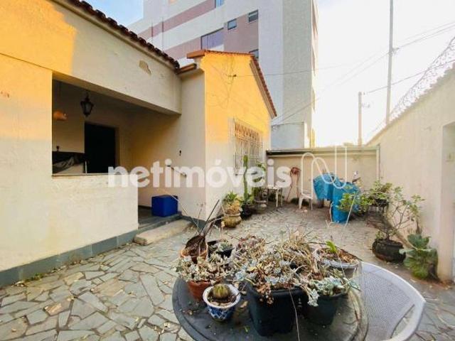 Casa com 3 quartos em lote de 380m²  no Sagrada Família