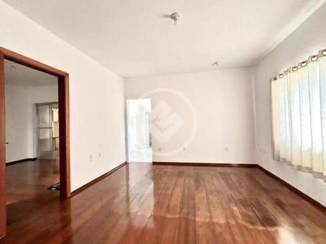 Casa com 3 quartos en Jardim dos Oliveiras, 378 m² à venda