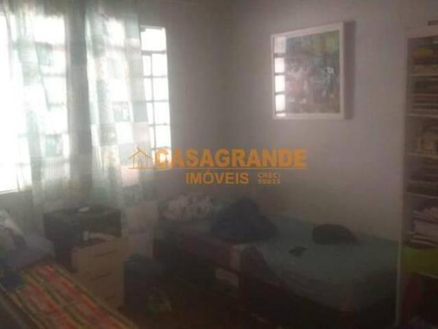 Casa com 3 quartos edícula no Jardim Ismenia