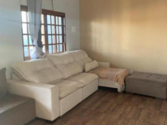 Casa com 3 Quartos, Fora de Condomínio, 3 Kitnets Para Aluguel, Lote de 628m², na Avenida do Governa