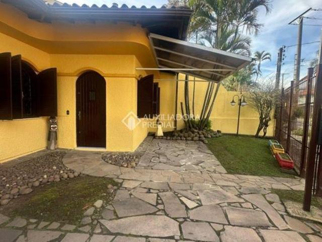 Casa com 3 quartos no bairro Guarujá