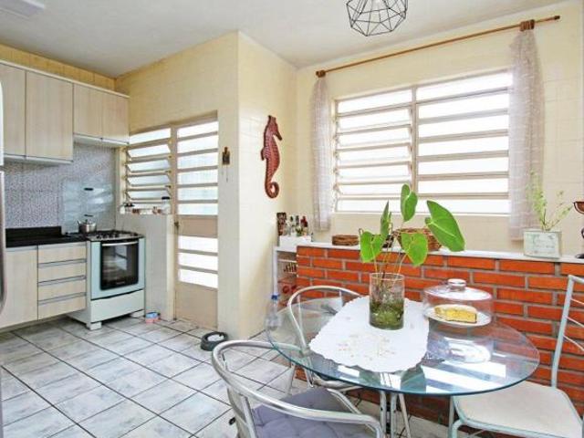 Casa com 3 quartos, no bairro Partenon em Porto Alegre