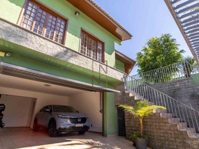 Casa com 3 quartos no Santa Cândida!