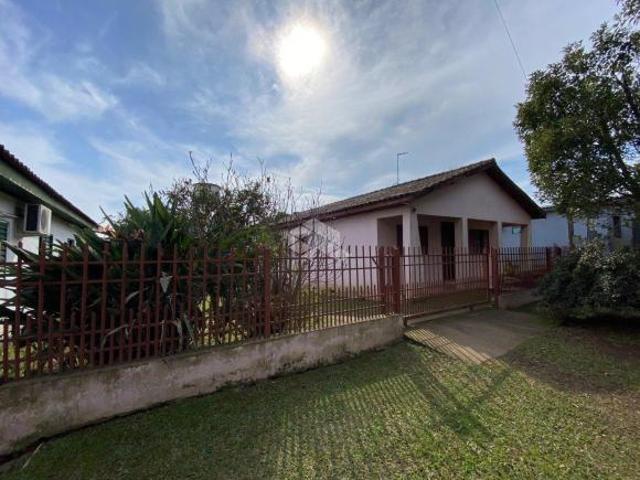 Casa com 3 quartos na Av principal da Boca do Monte com 525m de area em Santa Maria