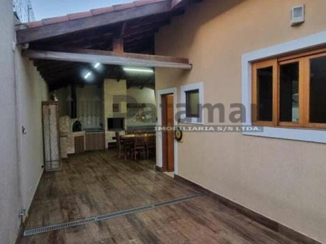 Casa com 3 quartos na Rua Roselândia Jd jardim Ana Estela Carapicuíba SP