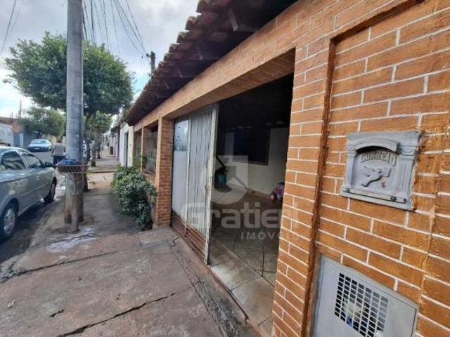 CASA COM 3 QUARTOS S/ 2 SUITES NO MARIA LUIZA