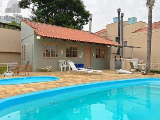 Casa com 3 quartos semi mobiliado com vaga no bairro Partenon