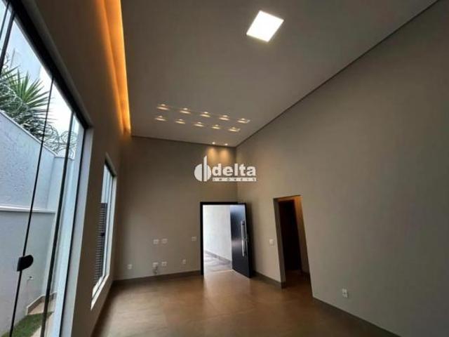 Casa com 3 quartos sendo1 suíte disponível para venda no bairro Bosque dos Buritis em Uberlândia MG