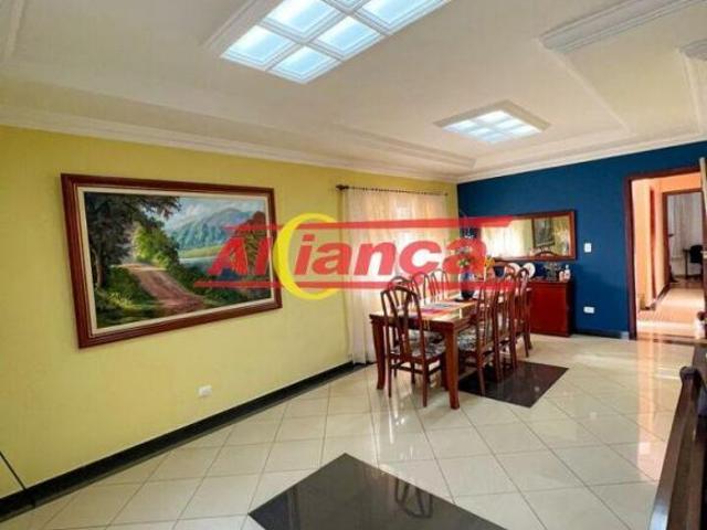 CASA COM 3 QUARTOS SENDO 3 SUITES A VENDA 250,00M² ARUJÁZINHO IV SP