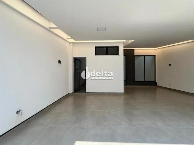Casa com 3 quartos sendo 3 suítes disponível para venda no bairro Cidade Jardim em Uberlândia MG