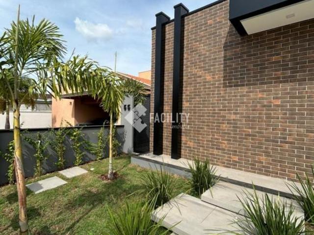 Casa com 3 quartos sendo 3 suites no Res Portal do Sol Holambra