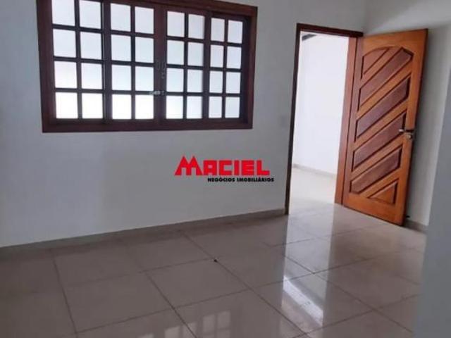 Casa com 3 Quartos sendo 1 St. à Venda, 144m² por R$ 650.000