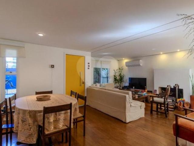 Casa com 3 quartos sendo 1 suíte 2 vagas a venda no Alto da Boa Vista, São Paulo