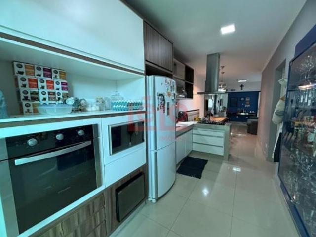 CASA COM 3 QUARTOS SENDO 1 SUÍTE TODA MOBILIADA, JD PARIS