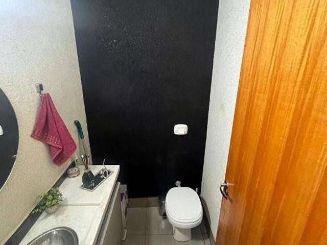 Casa com 3 quartos, sendo 1 suíte, todos com armários e climatizados à venda, 140 m² por R$ 399.000